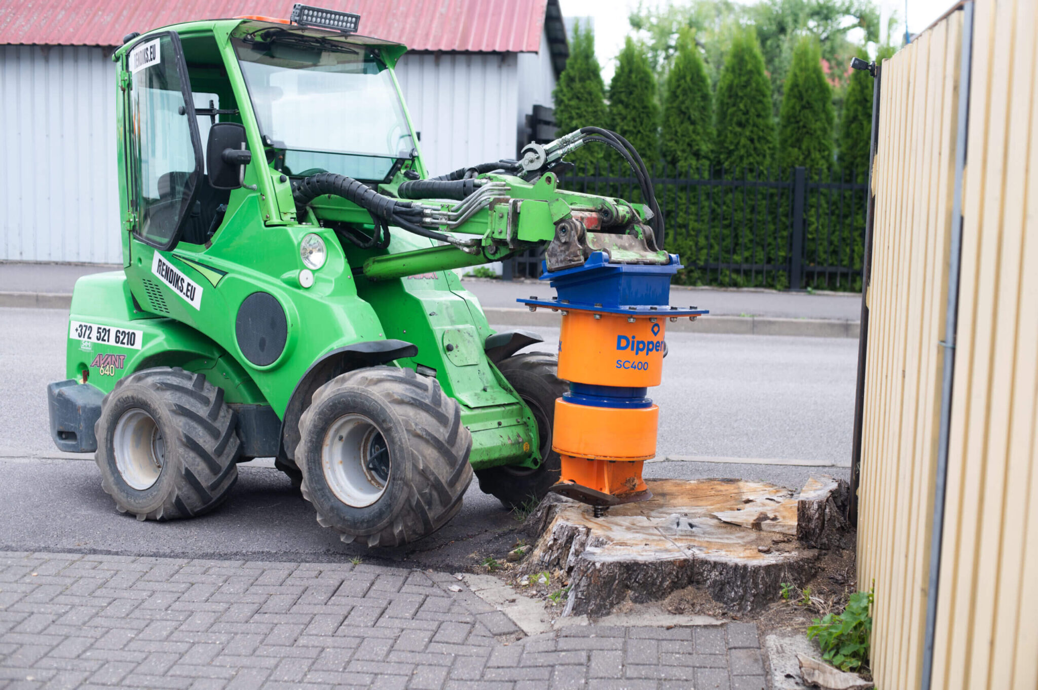 Commercial-Grade Rapid Stump Grinder Rental in Milwaukee