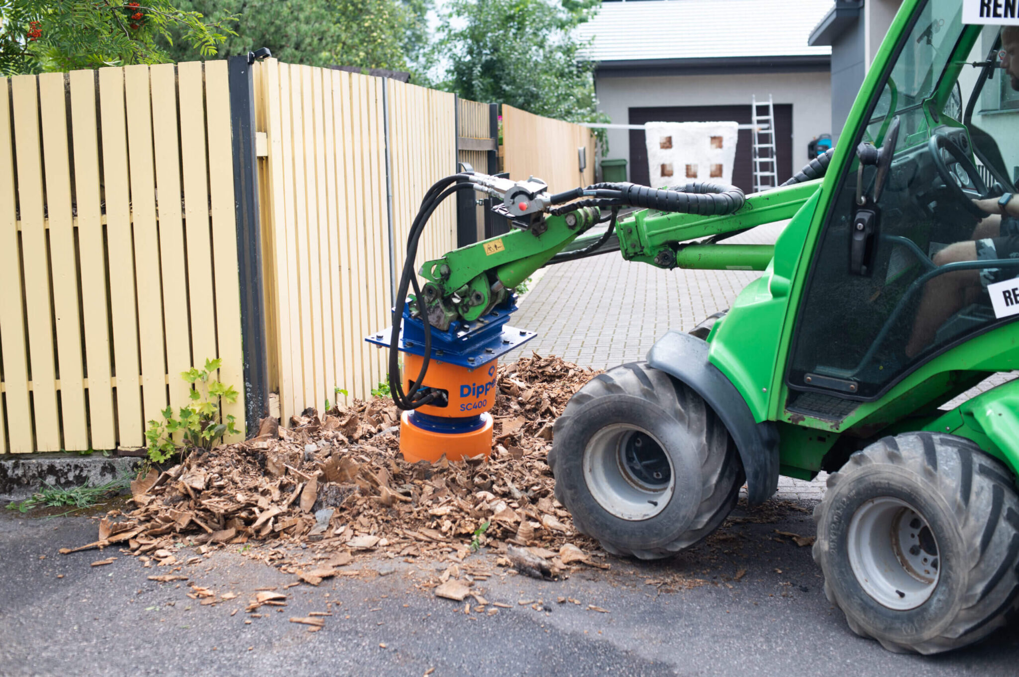 Commercial-Grade Rapid Stump Grinder Rental in Milwaukee